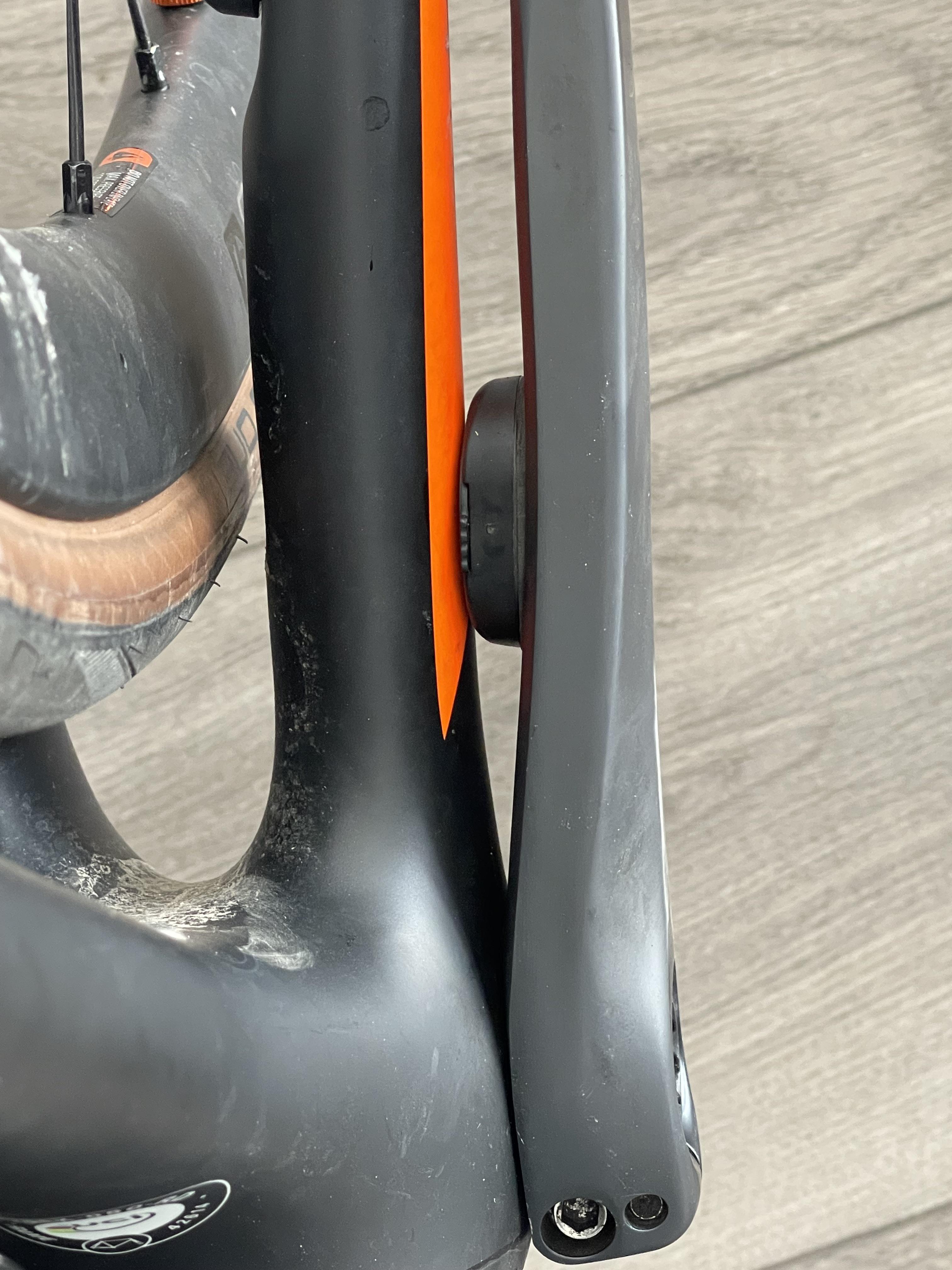 Can I use a spacer here? Power meter kisses my frame - Cycling Europe