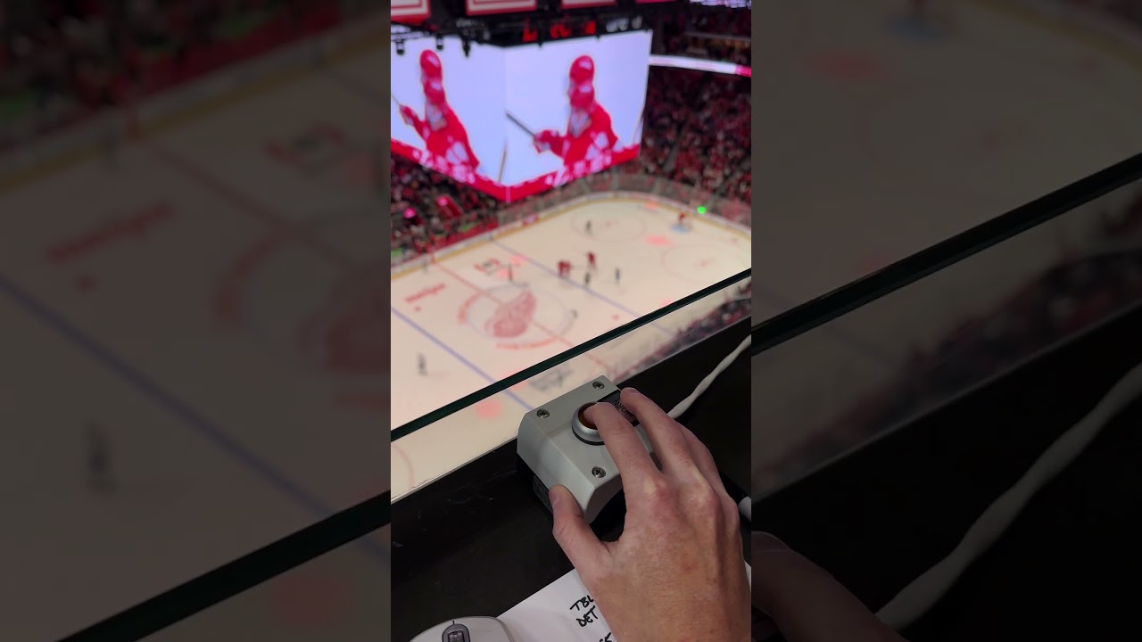 🚨 Pressing the NEW Detroit Red Wings Goal Horn Button 🚨 at Little ...